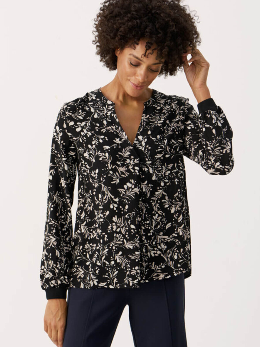 Bluse med blomsterprint sort/sand